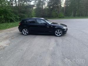 Black BMW 120 2004 in Riga, with an engine capacity of 2.00 L and mileage of 262 thousand km for 4200 €, photo 6 on AUTOMOTO.COM.LV