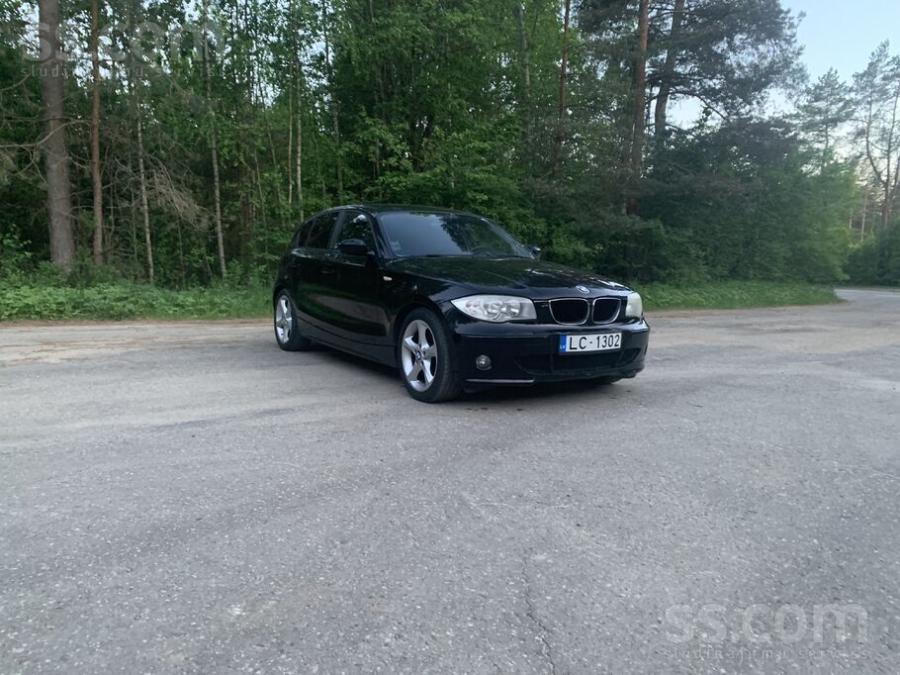 Black BMW 120 2004 in Riga, with an engine capacity of 2.00 L and mileage of 262 thousand km for 4200 €, photo 7 on AUTOMOTO.COM.LV