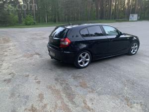 Black BMW 120 2004 in Riga, with an engine capacity of 2.00 L and mileage of 262 thousand km for 4200 €, photo 9 on AUTOMOTO.COM.LV