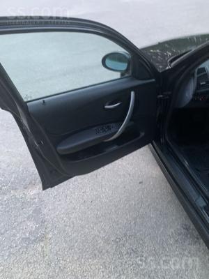 Black BMW 120 2004 in Riga, with an engine capacity of 2.00 L and mileage of 262 thousand km for 4200 €, photo 13 on AUTOMOTO.COM.LV
