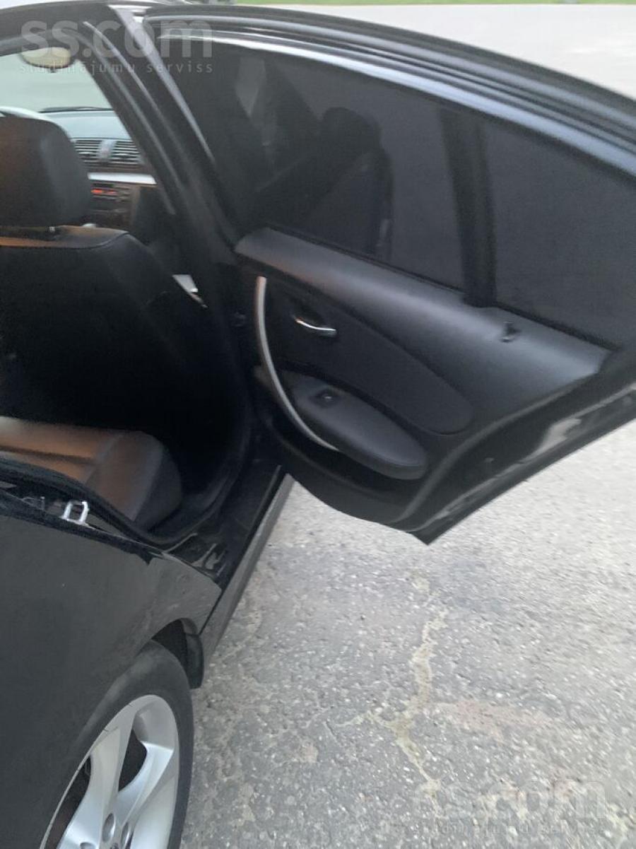 Black BMW 120 2004 in Riga, with an engine capacity of 2.00 L and mileage of 262 thousand km for 4200 €, photo 16 on AUTOMOTO.COM.LV