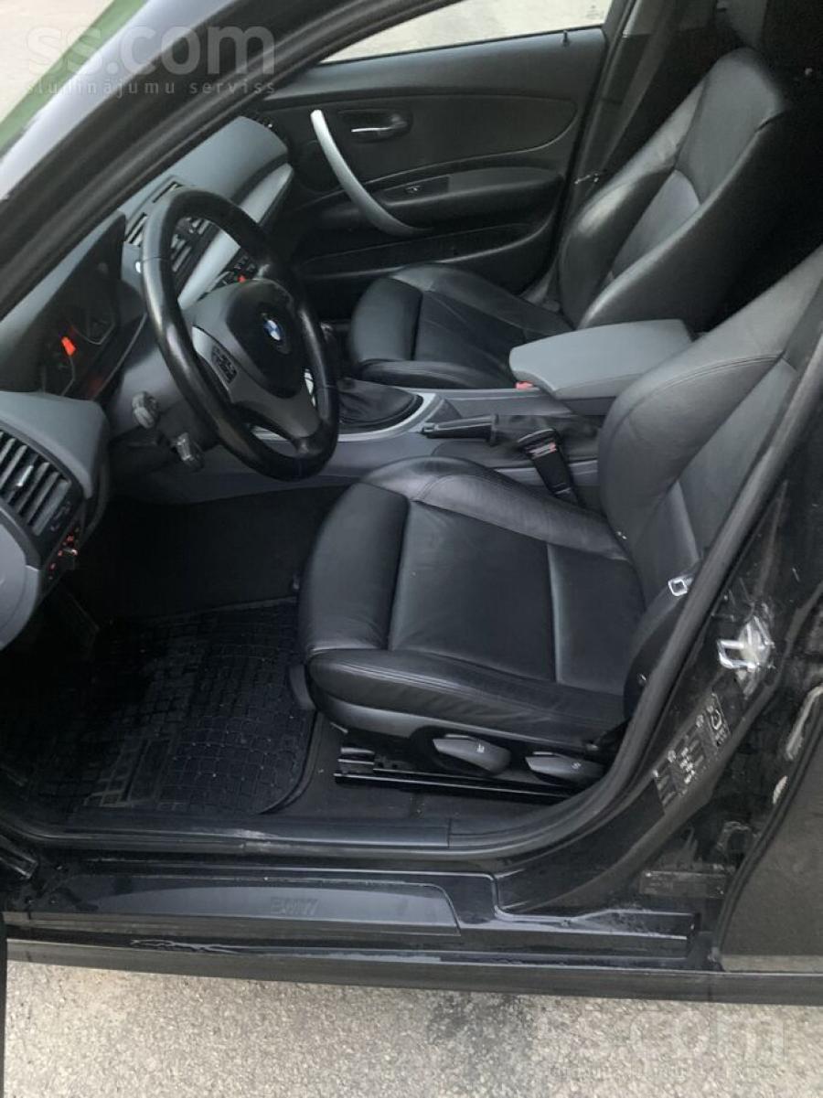 Black BMW 120 2004 in Riga, with an engine capacity of 2.00 L and mileage of 262 thousand km for 4200 €, photo 17 on AUTOMOTO.COM.LV