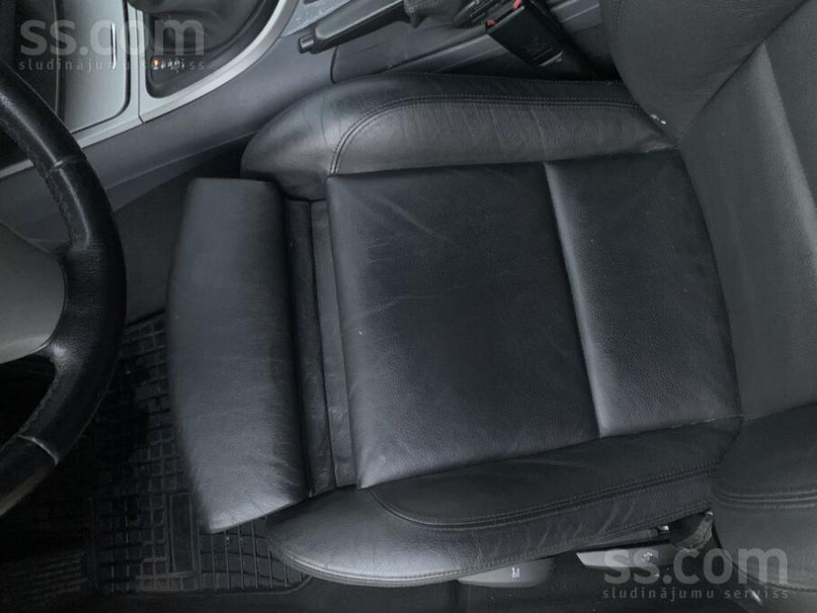 Black BMW 120 2004 in Riga, with an engine capacity of 2.00 L and mileage of 262 thousand km for 4200 €, photo 20 on AUTOMOTO.COM.LV