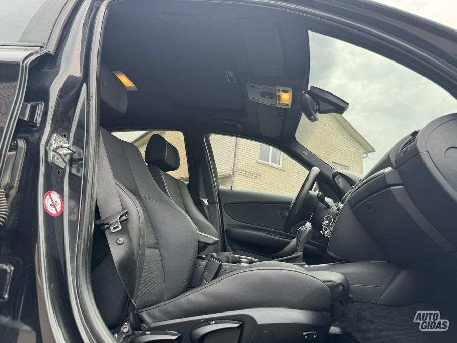 Black BMW 120 2004 in Kaunas, with an engine capacity of 2.00 L and mileage of 340 thousand km for 3999 €, photo 17 on AUTOMOTO.COM.LV