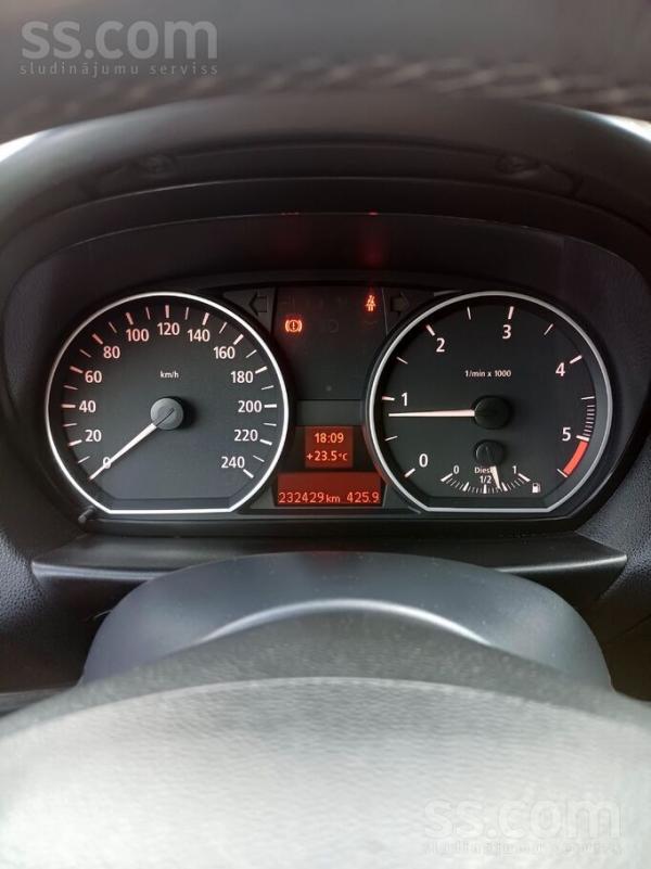 Black BMW 120 2004 in Jelgava, with an engine capacity of 2.00 L and mileage of 232 thousand km for 2900 €, photo 5 on AUTOMOTO.COM.LV