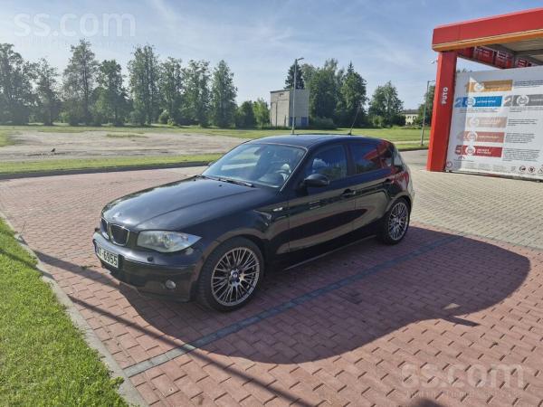 Black BMW 120 2005 in Jelgava, with an engine capacity of 2.00 L and mileage of 292 thousand km for 3750 €, photo 1 on AUTOMOTO.COM.LV