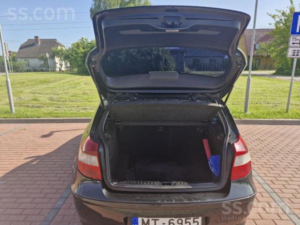 Black BMW 120 2005 in Jelgava, with an engine capacity of 2.00 L and mileage of 292 thousand km for 3750 €, photo 9 on AUTOMOTO.COM.LV