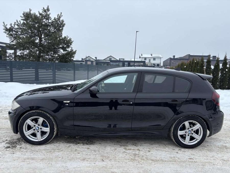 Melns BMW 120 2005 Viļņa, ar dzinēja tilpumu 2.00 L un nobraukumu 400 tūkst. km par 2850 €, foto 2 vietnē AUTOMOTO.COM.LV