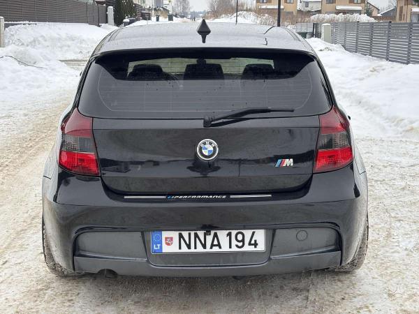 Black BMW 120 2005 in Vilnius, with an engine capacity of 2.00 L and mileage of 400 thousand km for 2850 €, photo 4 on AUTOMOTO.COM.LV