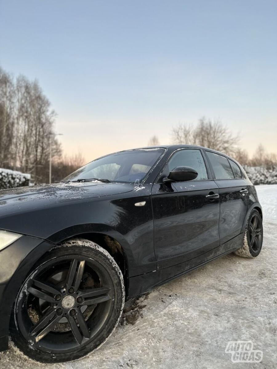 Melns BMW 120 2005 Viļņa, ar dzinēja tilpumu 2.00 L un nobraukumu 363 tūkst. km par 2450 €, foto 2 vietnē AUTOMOTO.COM.LV