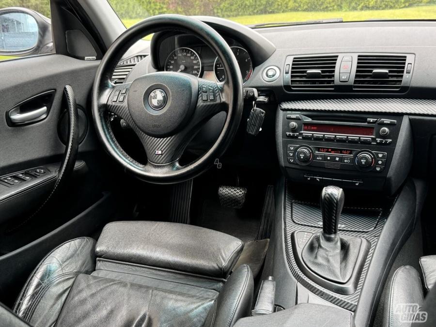 Black BMW 120 2005 in Kaunas, with an engine capacity of 2.00 L and mileage of 329 thousand km for 3999 €, photo 11 on AUTOMOTO.COM.LV