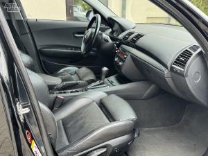 Black BMW 120 2005 in Kaunas, with an engine capacity of 2.00 L and mileage of 339 thousand km for 3950 €, photo 8 on AUTOMOTO.COM.LV