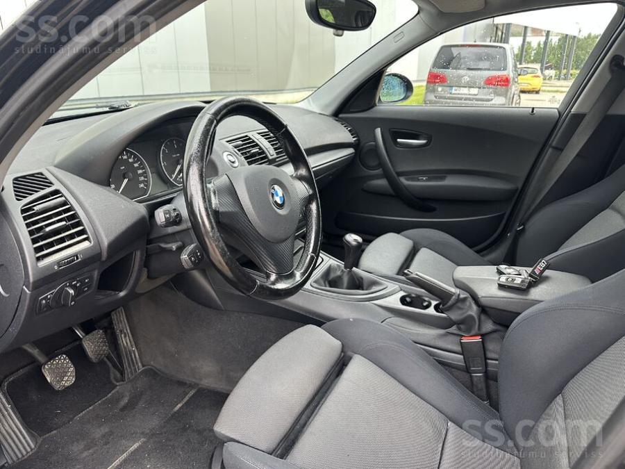 Melns BMW 120 2005 Rīga, ar dzinēja tilpumu 2.00 L un nobraukumu 280 tūkst. km par 3490 €, foto 10 vietnē AUTOMOTO.COM.LV