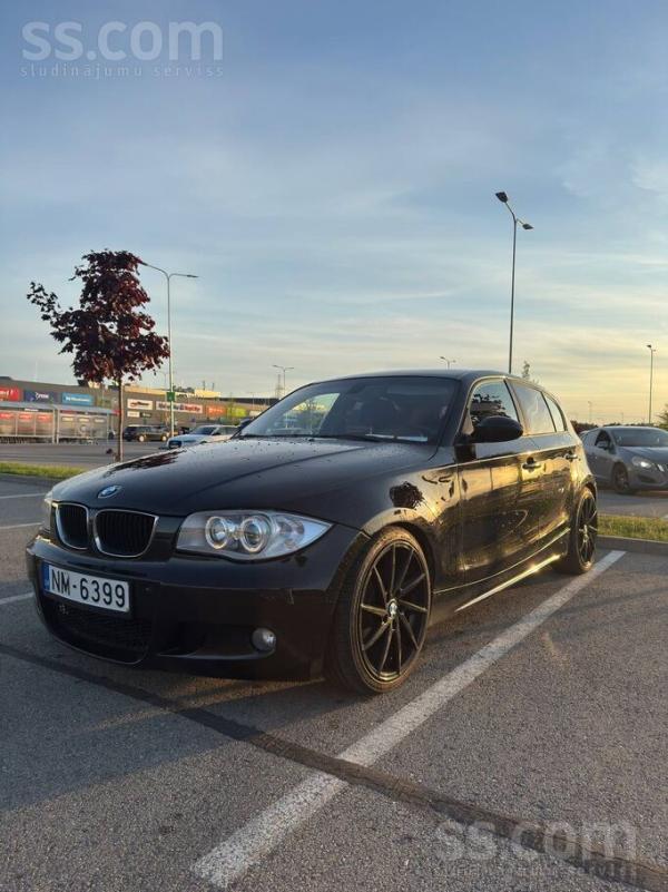 Black BMW 120 2005 in Riga, with an engine capacity of 2.00 L and mileage of 0 thousand km for 4200 €, photo 1 on AUTOMOTO.COM.LV