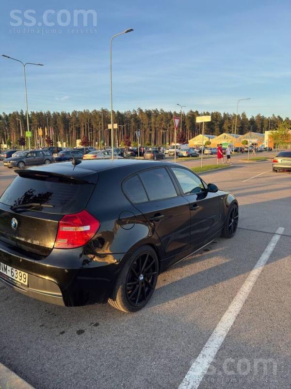 Black BMW 120 2005 in Riga, with an engine capacity of 2.00 L and mileage of 0 thousand km for 4200 €, photo 5 on AUTOMOTO.COM.LV