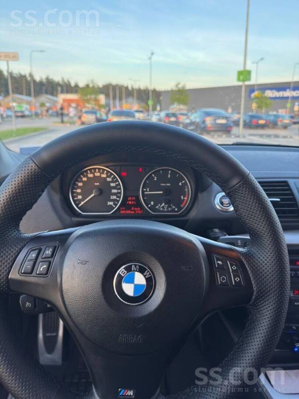 Black BMW 120 2005 in Riga, with an engine capacity of 2.00 L and mileage of 0 thousand km for 4200 €, photo 8 on AUTOMOTO.COM.LV