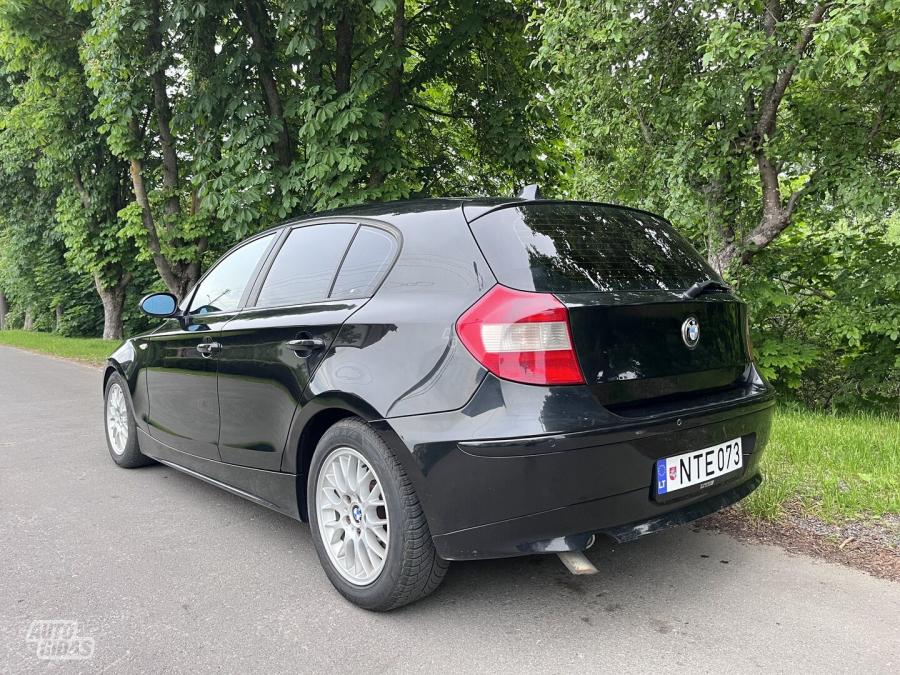 Black BMW 120 2005 in Kaunas, with an engine capacity of 2.00 L and mileage of 400 thousand km for 1250 €, photo 3 on AUTOMOTO.COM.LV