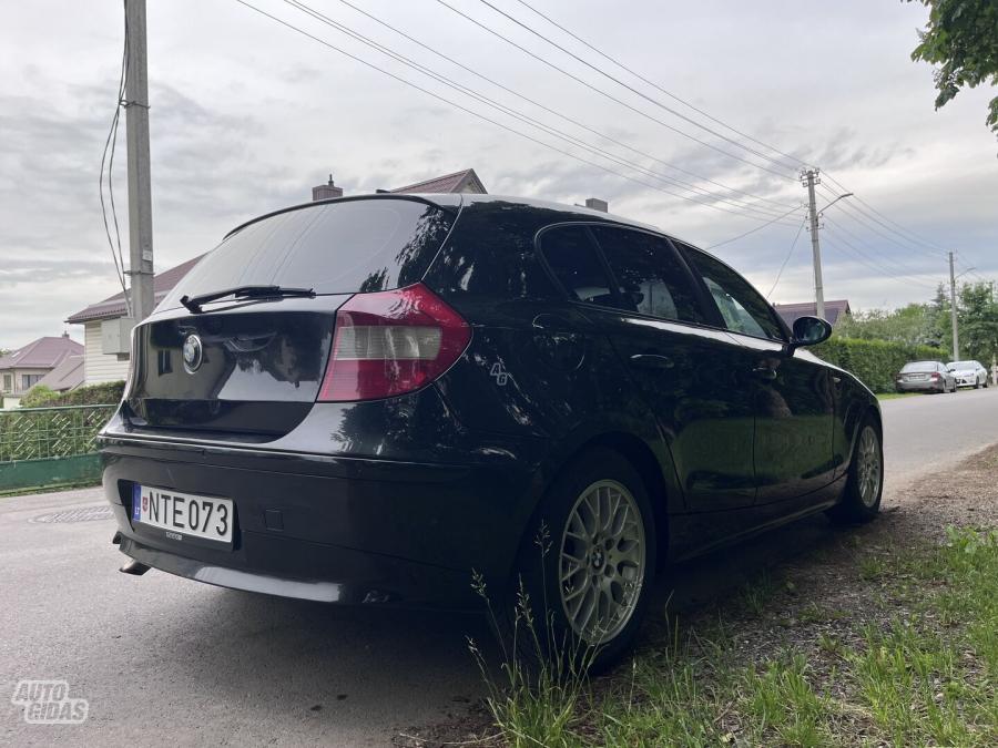 Black BMW 120 2005 in Kaunas, with an engine capacity of 2.00 L and mileage of 400 thousand km for 1250 €, photo 5 on AUTOMOTO.COM.LV