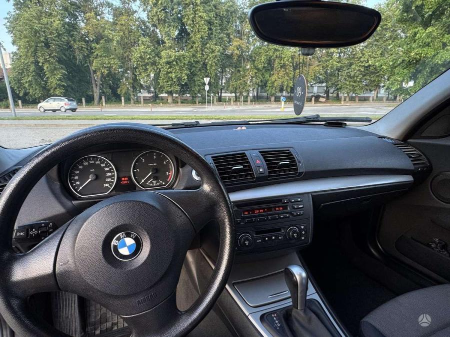 Black BMW 120 2005 in Kaunas, with an engine capacity of 0.00 L and mileage of 363 thousand km for 3200 €, photo 4 on AUTOMOTO.COM.LV