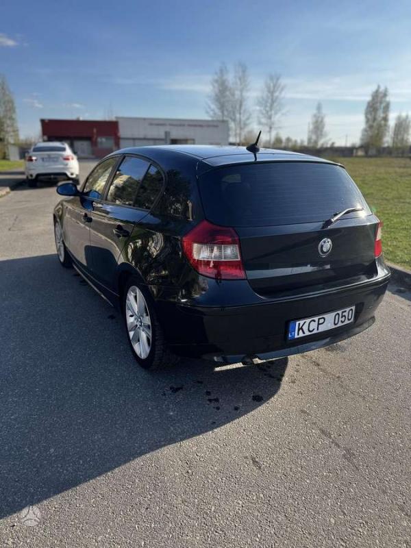 Black BMW 120 2005 in Panevezys, with an engine capacity of 2.00 L and mileage of 320 thousand km for 2400 €, photo 4 on AUTOMOTO.COM.LV