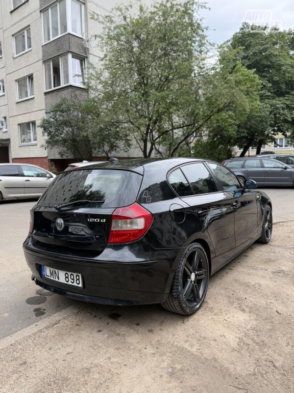 Melns BMW 120 2005 Viļņa, ar dzinēja tilpumu 2.00 L un nobraukumu 363 tūkst. km par 1900 €, foto 3 vietnē AUTOMOTO.COM.LV