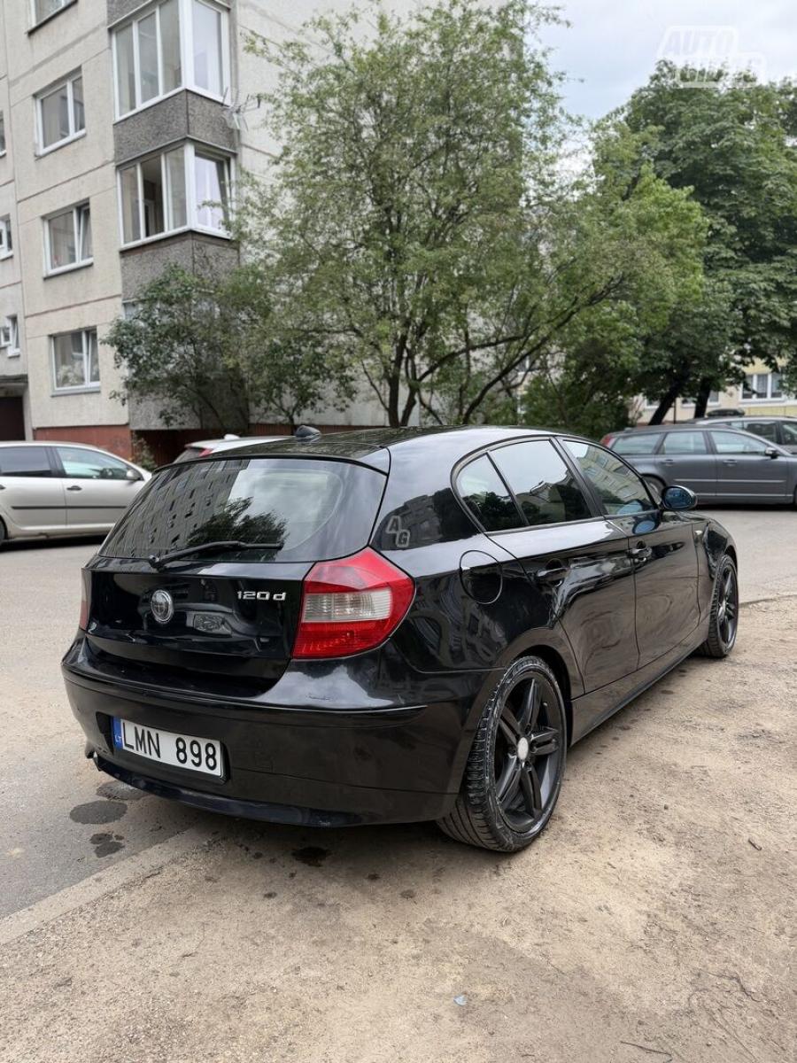 Black BMW 120 2005 in Vilnius, with an engine capacity of 2.00 L and mileage of 363 thousand km for 1900 €, photo 4 on AUTOMOTO.COM.LV