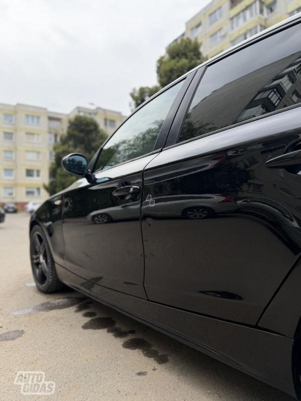 Melns BMW 120 2005 Viļņa, ar dzinēja tilpumu 2.00 L un nobraukumu 363 tūkst. km par 1900 €, foto 4 vietnē AUTOMOTO.COM.LV