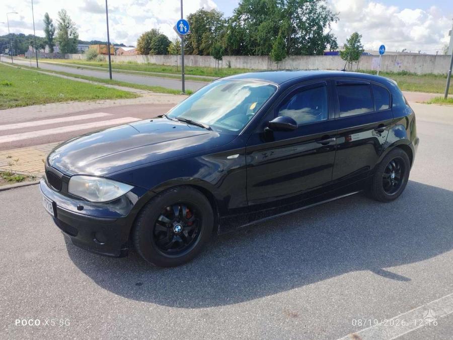 Melns BMW 120 2005 Kauņa, ar dzinēja tilpumu 2.00 L un nobraukumu 400 tūkst. km par 2700 €, foto 3 vietnē AUTOMOTO.COM.LV