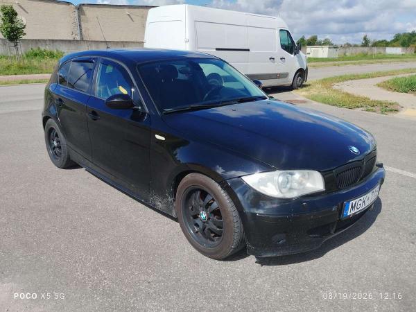 Melns BMW 120 2005 Kauņa, ar dzinēja tilpumu 2.00 L un nobraukumu 400 tūkst. km par 2700 €, foto 4 vietnē AUTOMOTO.COM.LV