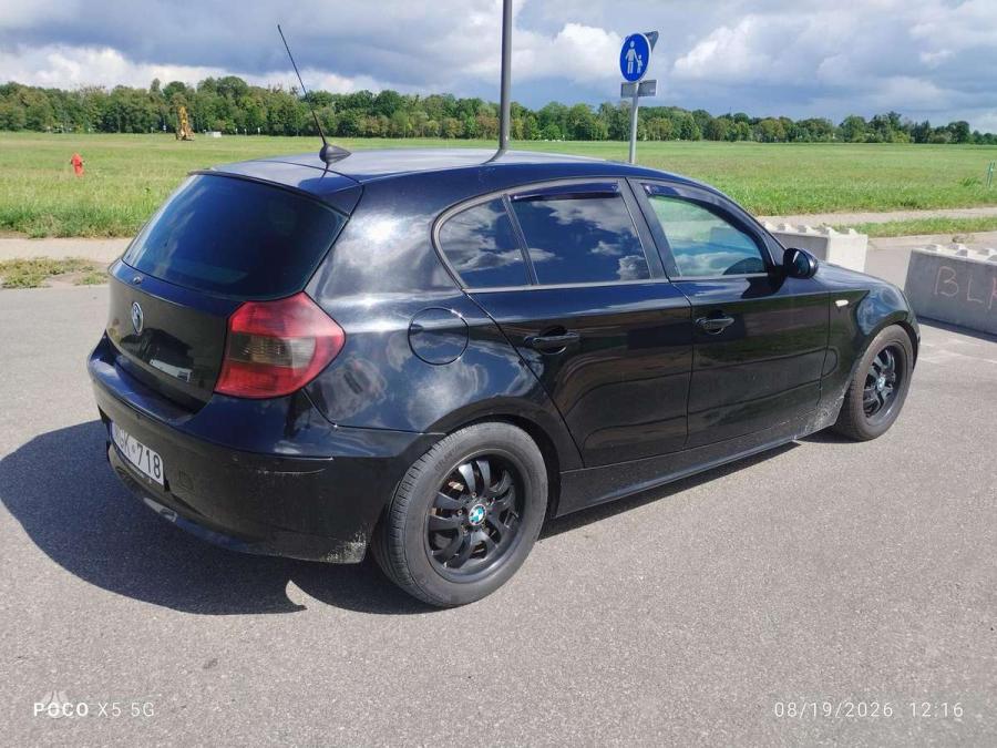 Melns BMW 120 2005 Kauņa, ar dzinēja tilpumu 2.00 L un nobraukumu 400 tūkst. km par 2700 €, foto 6 vietnē AUTOMOTO.COM.LV