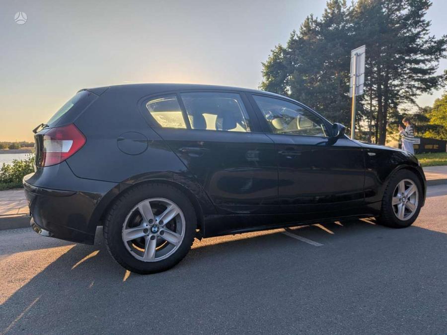 Melns BMW 120 2005 Kauņa, ar dzinēja tilpumu 2.00 L un nobraukumu 354 tūkst. km par 2450 €, foto 5 vietnē AUTOMOTO.COM.LV