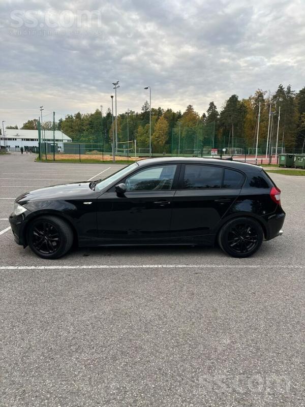 Melns BMW 120 2005 Gulbene, ar dzinēja tilpumu 2.00 L un nobraukumu 263 tūkst. km par 2300 €, foto 4 vietnē AUTOMOTO.COM.LV