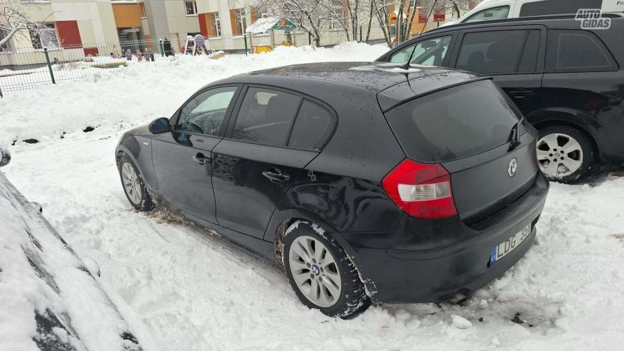 Melns BMW 120 2006 Petrikaičiai, ar dzinēja tilpumu 2.00 L un nobraukumu 293 tūkst. km par 2400 €, foto 1 vietnē AUTOMOTO.COM.LV