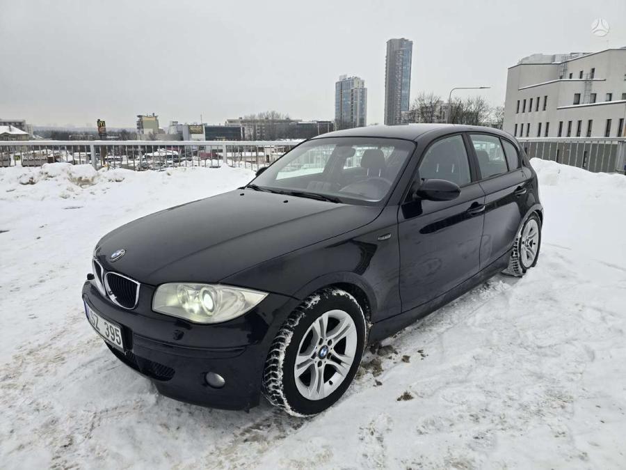 Melns BMW 120 2006 Viļņa, ar dzinēja tilpumu 2.00 L un nobraukumu 373 tūkst. km par 3100 €, foto 3 vietnē AUTOMOTO.COM.LV