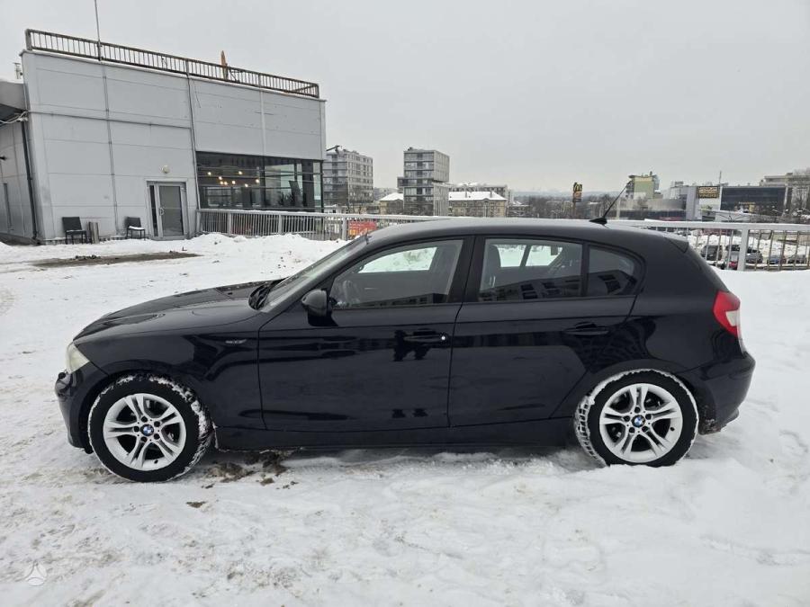 Melns BMW 120 2006 Viļņa, ar dzinēja tilpumu 2.00 L un nobraukumu 373 tūkst. km par 3100 €, foto 4 vietnē AUTOMOTO.COM.LV