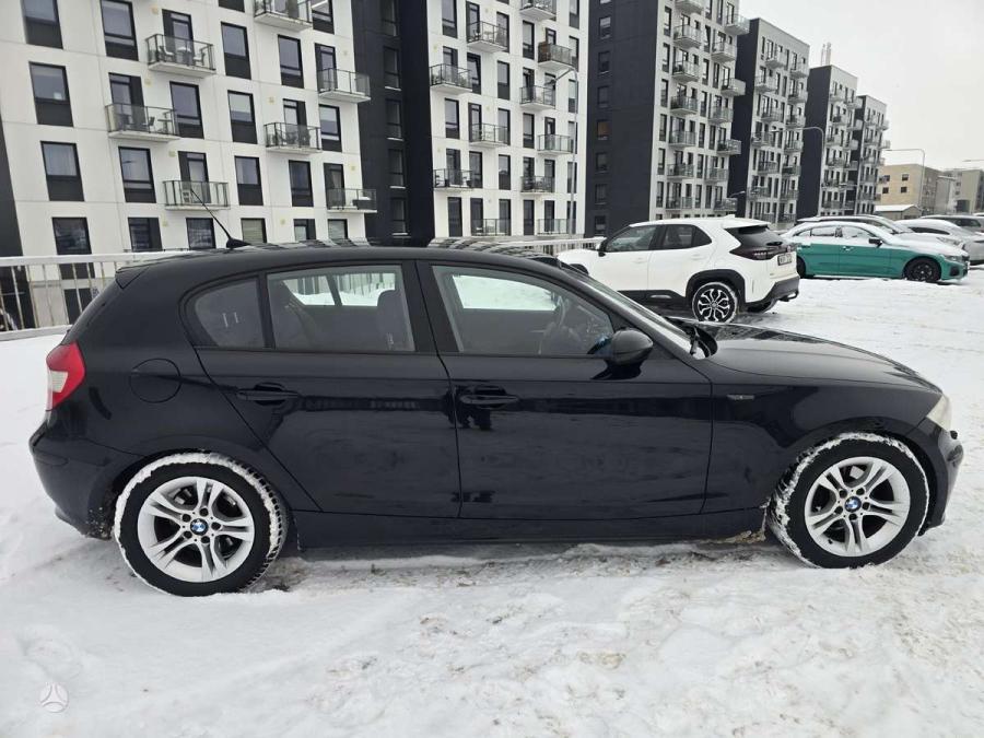 Melns BMW 120 2006 Viļņa, ar dzinēja tilpumu 2.00 L un nobraukumu 373 tūkst. km par 3100 €, foto 8 vietnē AUTOMOTO.COM.LV