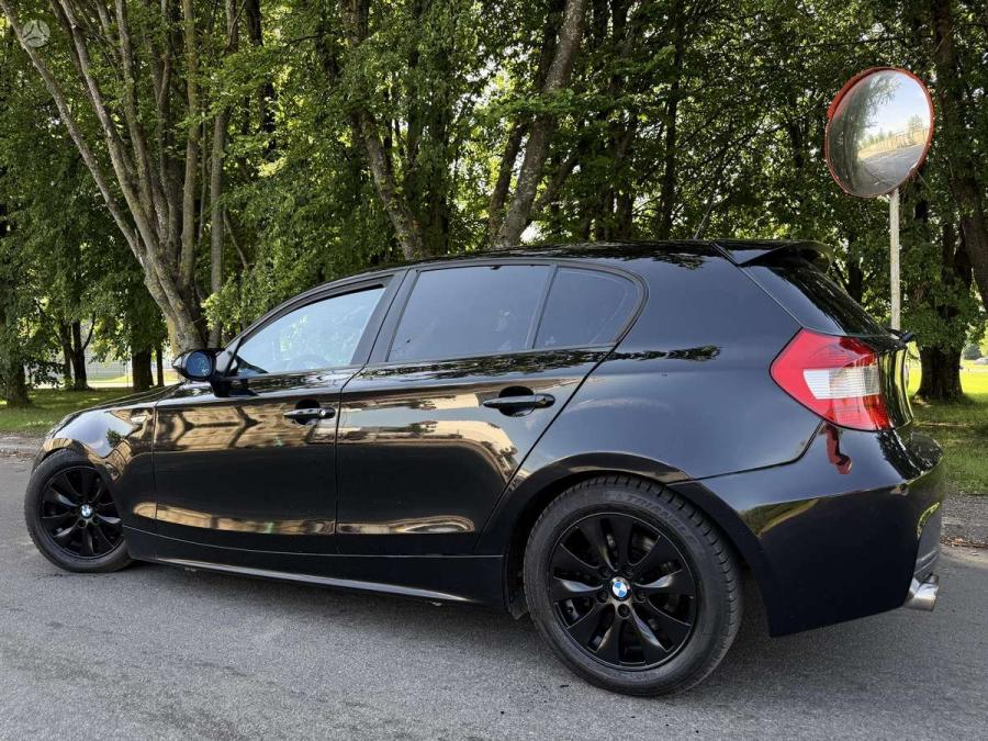 Melns BMW 120 2006 Kauņa, ar dzinēja tilpumu 2.00 L un nobraukumu 398 tūkst. km par 3350 €, foto 4 vietnē AUTOMOTO.COM.LV