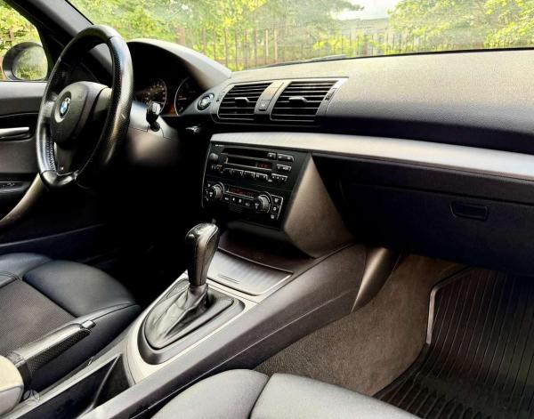 Black BMW 120 2006 in Kaunas, with an engine capacity of 0.00 L and mileage of 423 thousand km for 4400 €, photo 8 on AUTOMOTO.COM.LV