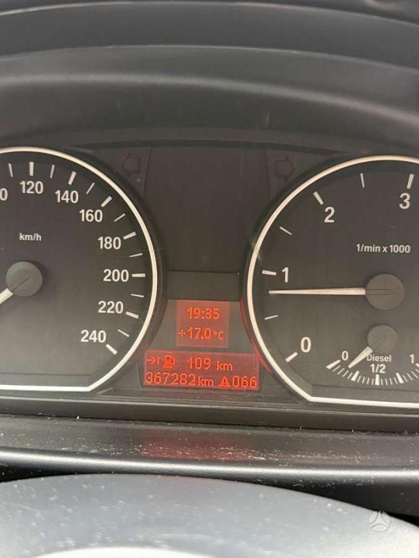 Black BMW 120 2006 in Klaipeda, with an engine capacity of 2.00 L and mileage of 367 thousand km for 2360 €, photo 7 on AUTOMOTO.COM.LV