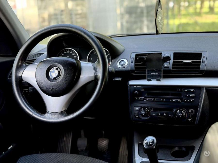 Melns BMW 120 2006 Kauņa, ar dzinēja tilpumu 2.00 L un nobraukumu 380 tūkst. km par 2250 €, foto 9 vietnē AUTOMOTO.COM.LV