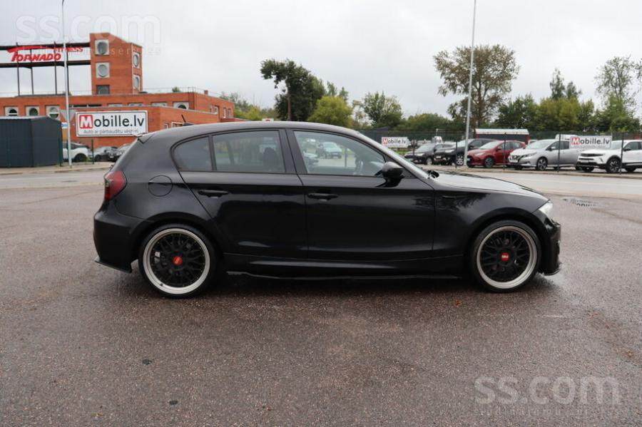 Black BMW 120 2006 in Riga, with an engine capacity of 2.00 L and mileage of 332 thousand km for 4990 €, photo 7 on AUTOMOTO.COM.LV