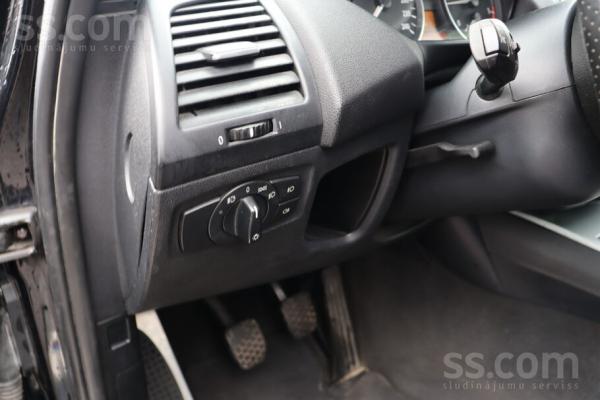 Black BMW 120 2006 in Riga, with an engine capacity of 2.00 L and mileage of 332 thousand km for 4990 €, photo 10 on AUTOMOTO.COM.LV