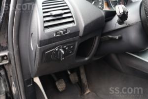 Black BMW 120 2006 in Riga, with an engine capacity of 2.00 L and mileage of 332 thousand km for 4990 €, photo 11 on AUTOMOTO.COM.LV