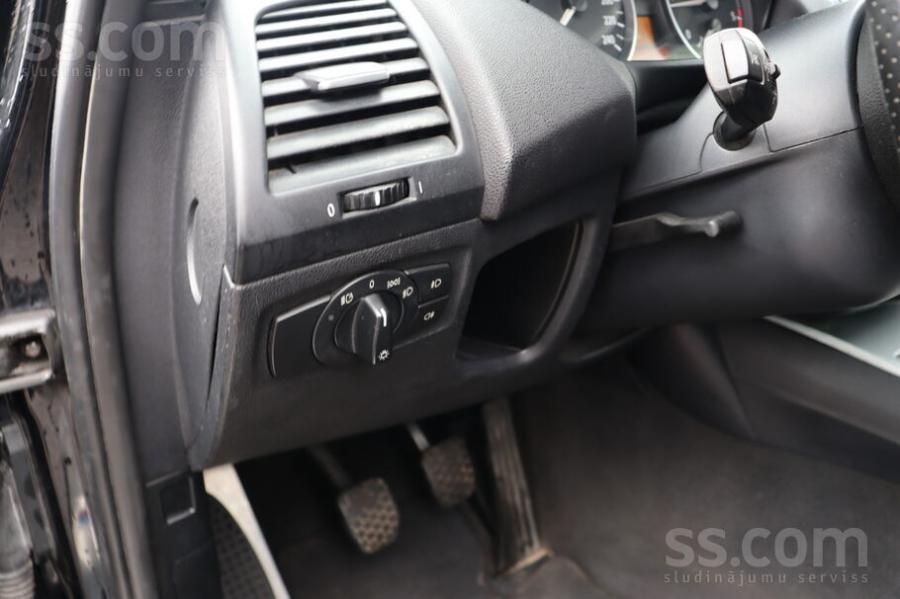 Black BMW 120 2006 in Riga, with an engine capacity of 2.00 L and mileage of 332 thousand km for 4990 €, photo 11 on AUTOMOTO.COM.LV