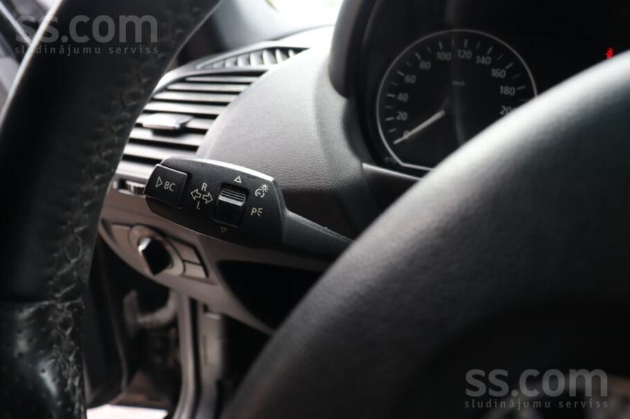 Black BMW 120 2006 in Riga, with an engine capacity of 2.00 L and mileage of 332 thousand km for 4990 €, photo 12 on AUTOMOTO.COM.LV