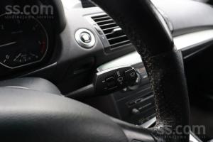 Black BMW 120 2006 in Riga, with an engine capacity of 2.00 L and mileage of 332 thousand km for 4990 €, photo 13 on AUTOMOTO.COM.LV