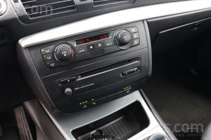 Black BMW 120 2006 in Riga, with an engine capacity of 2.00 L and mileage of 332 thousand km for 4990 €, photo 14 on AUTOMOTO.COM.LV