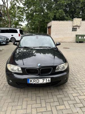 Melns BMW 120 2006 Kauņa, ar dzinēja tilpumu 2.00 L un nobraukumu 185 tūkst. km par 2000 €, foto  vietnē AUTOMOTO.COM.LV