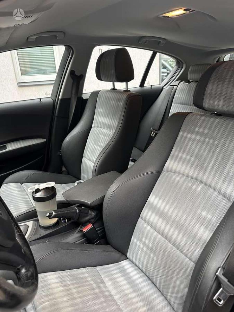 Black BMW 120 2006 in Kaunas, with an engine capacity of 2.00 L and mileage of 185 thousand km for 2000 €, photo 7 on AUTOMOTO.COM.LV