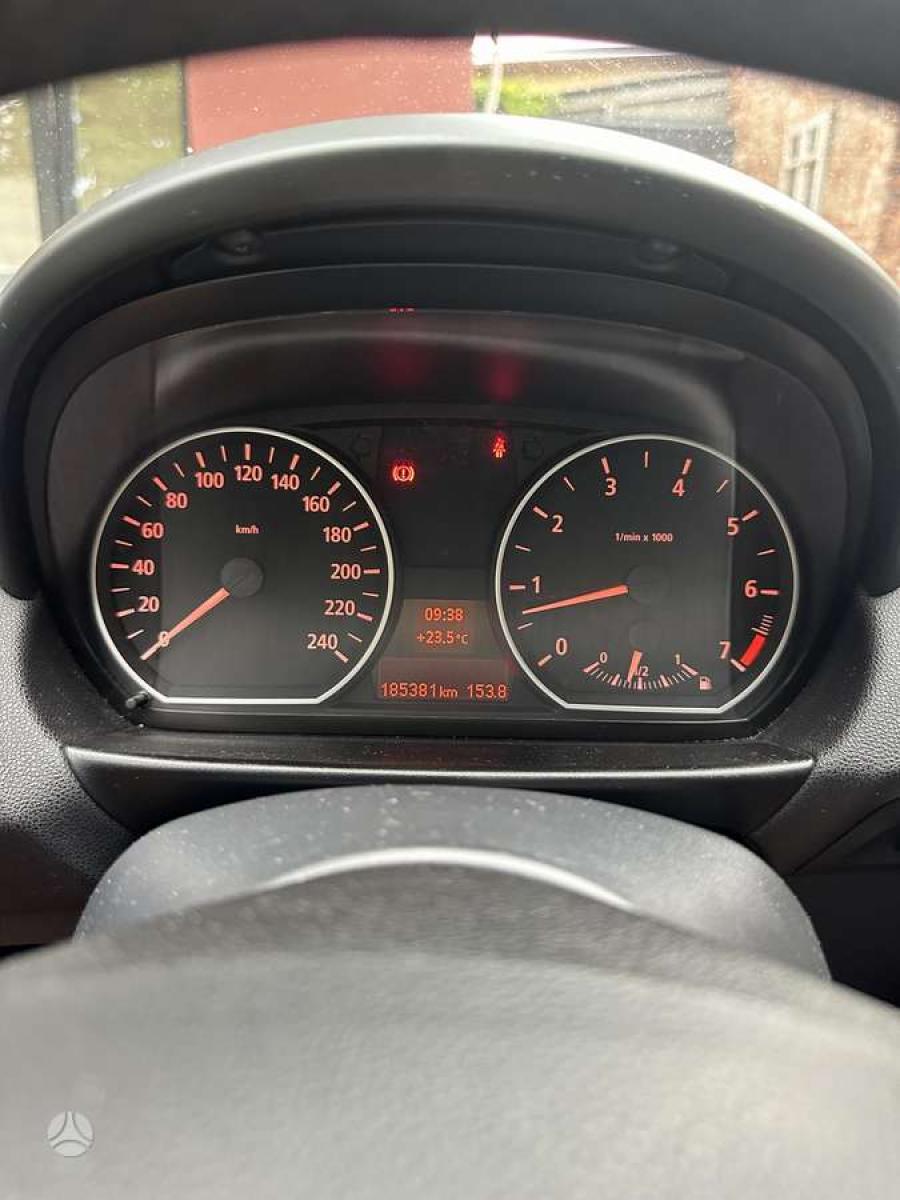 Black BMW 120 2006 in Kaunas, with an engine capacity of 2.00 L and mileage of 185 thousand km for 2000 €, photo 11 on AUTOMOTO.COM.LV